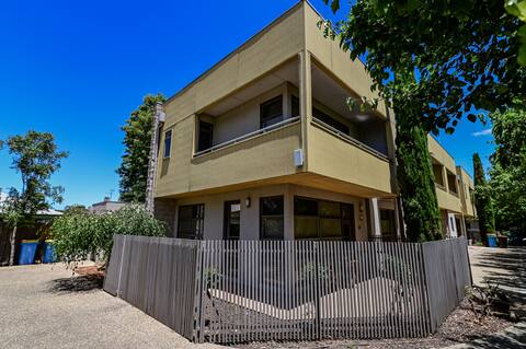 Central Shepparton Apartments - AAA Check Inn